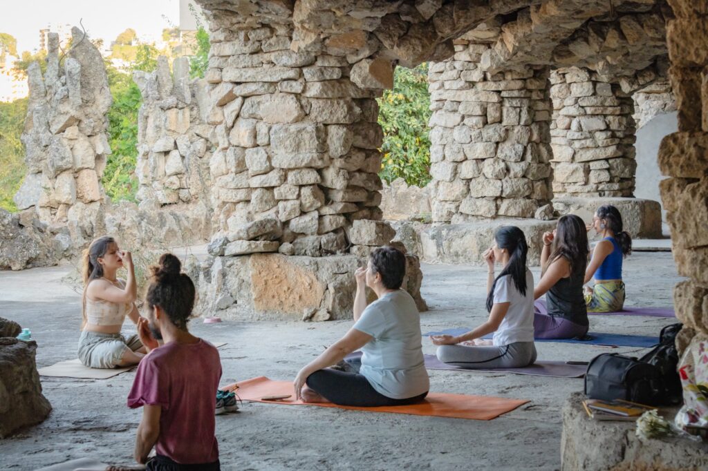 Hacer yoga para sentirse bien: guía para principiantes | Bienmesabe