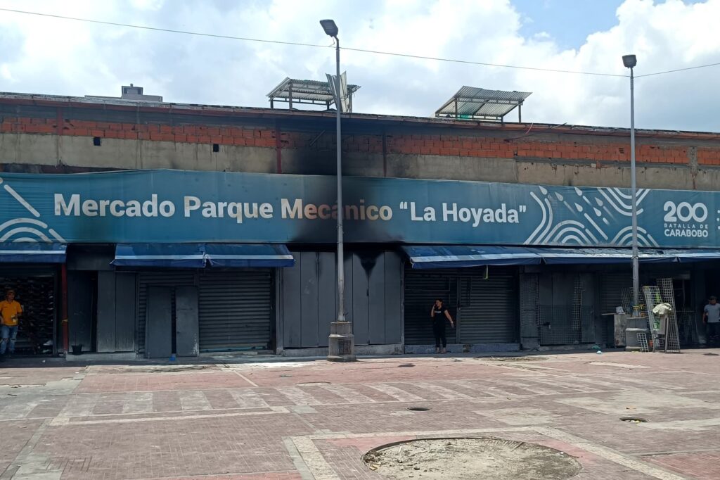 Mercado de La Hoyada: comerciantes aseguran que incendio se generó por ...